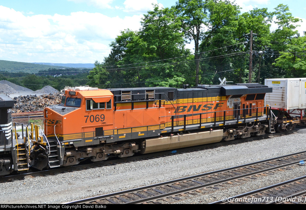 BNSF 7069